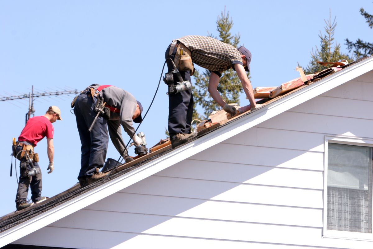 Navigating Building Codes And Regulations For New Roofs